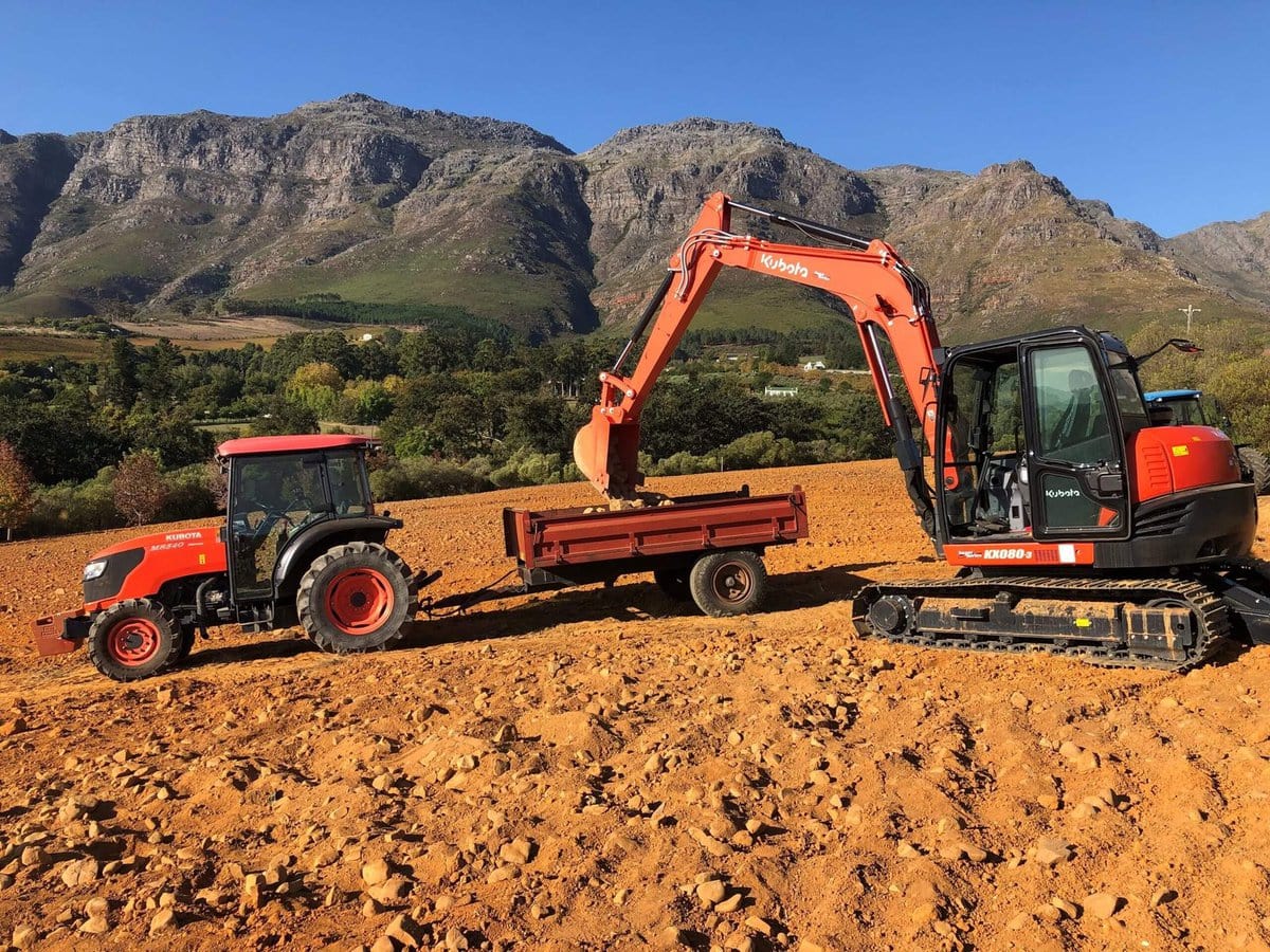 How To Use An Excavator In Quarry Operations Effectively?
